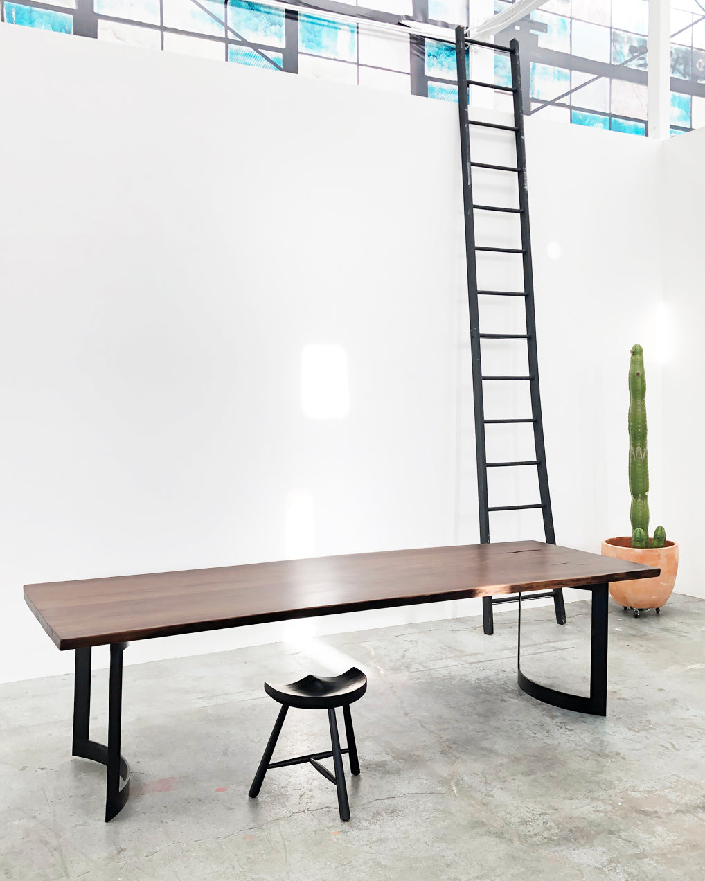 Mars Live Edge Dining Table - Walnut with Curved Leg – SOBU